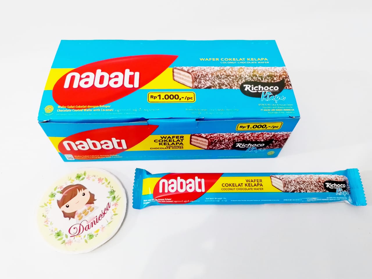 Jual sekotak biskuit coklat wafer produk NABATI RICHEESE RICHOCO ROLLS ...