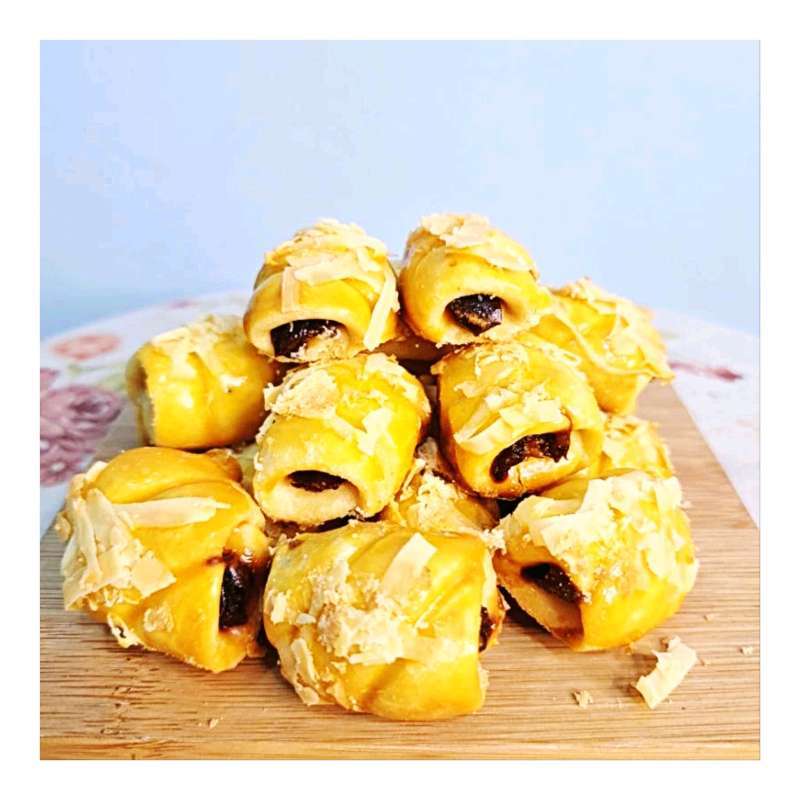 Promo HOMEMADE KUE KERING PREMIUM KURMA CHEESE ROLL CEMILAN KUE HARI ...