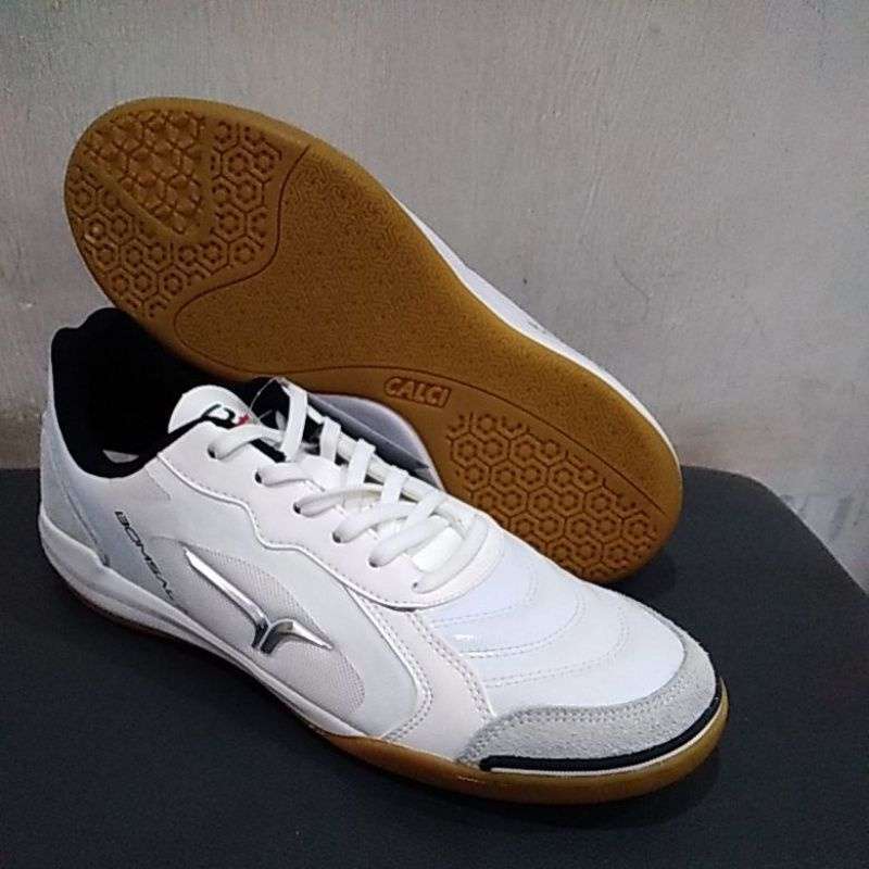 Jual Sepatu Futsal Calci Bomsala Fierce Original !! - Putih 37 di ...