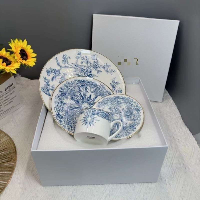 Promo Dining Set Vece Medusa / Piring Set / Piring Makan Set Hermes ...