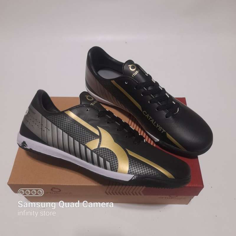 Jual Sepatu Futsal Ortus Catalyst Revenge Putih - Volt Hitam Oren 43 Di ...