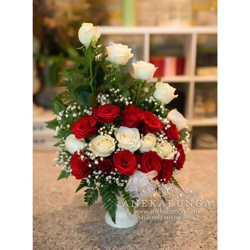 Promo Rangkaian Pot Bunga Mawar Asli Merah Putih Vas Fresh Rose Flower ...