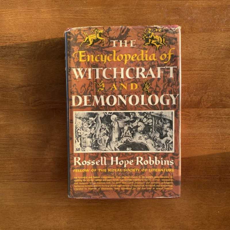Jual The Encyclopedia Of Witchcraft And Demonology - Russell Hope ...