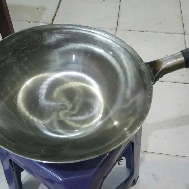 Promo Wok/wajan/kuali Besi Baja Dengan Gagang Kayu 45 Cm Diskon 23% Di ...