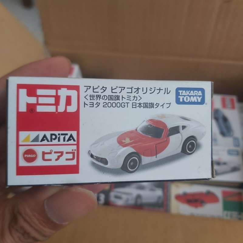 Promo Tomica Japan Apita Exclusive Toyota 2000GT World National flag ...