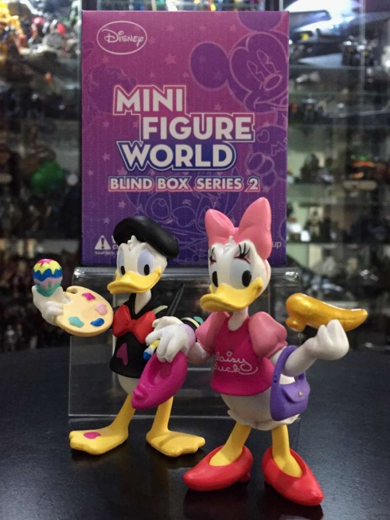 Promo Disney Mini figure world Donald Duck and Daisy Duck set Diskon 23 ...