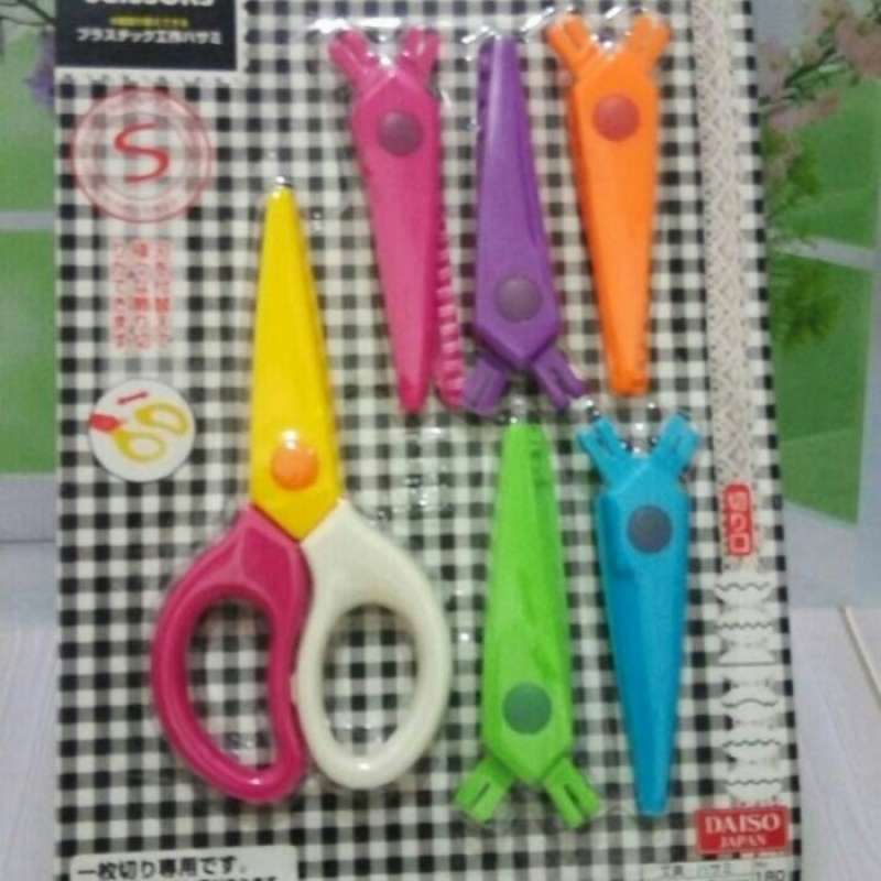 Jual Daiso Plastic Craft Scissors - Gunting Plastik Untuk Kertas Di ...