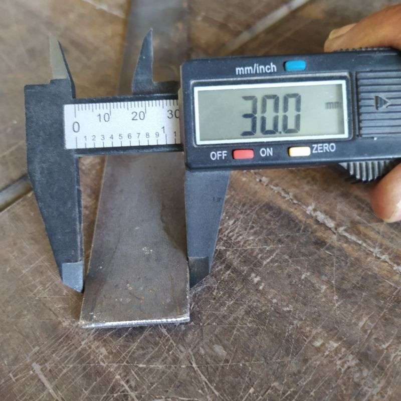 Jual Plat Strip Besi Lebar 5 Cm Tebal 5 Mm 4 Cm X 4 Mm Dan 3 Cm X 3 Mm ...