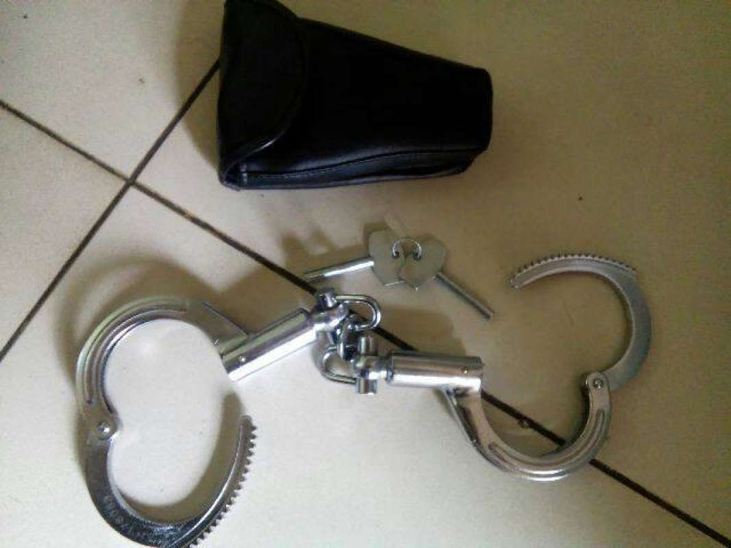 Jual Borgol Tangan India Tahan Karat Dilengkapi Kunci Dan Dompet Borgol ...