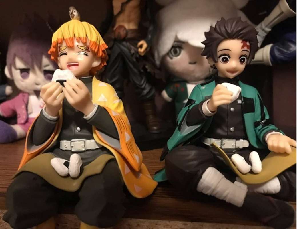 Promo PAJANGAN FIGUR DEMON SLAYER TANJIRO & ZENITSU POSISI DUDUK ...