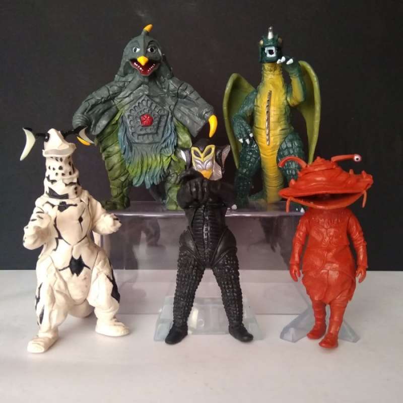 Promo figure monster ultraman set isi 5 pcs Diskon 9% di Seller Alenila ...