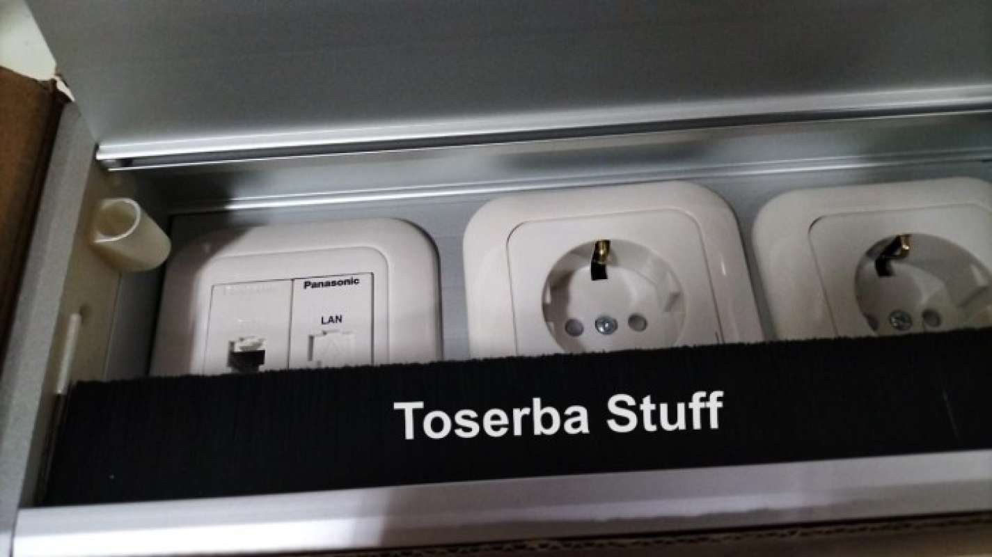 Promo Stop Kontak Meja Meeting Cable Box Silver Hairline Tiga Outlet ...