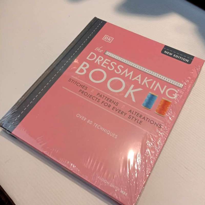 Promo The Dressmaking Book : Over 80 Techniques Diskon 25% Di Seller ...