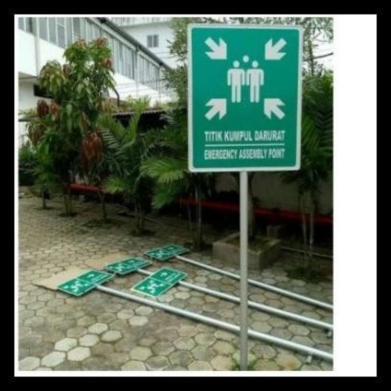 Jual Rambu Evakuasi Titik Kumpul 60 X 45 Reflectif Plus Tiang Terlaris ...