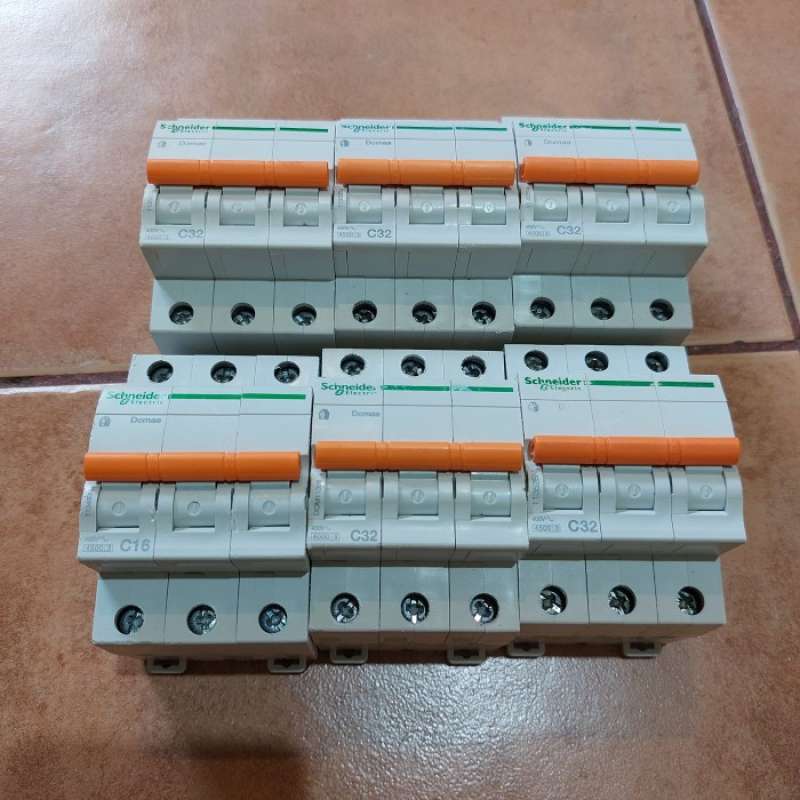 Jual Schneider Domae Mcb - 3p 32a 3 Phase 32 Ampere Breaker 3phas 3 ...