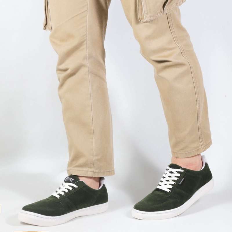 Promo Sepatu Sneakers Pria Casual Kerja Kets - Connor 08 Warna Hijau Bahan Suede - 43 Diskon 27% ...