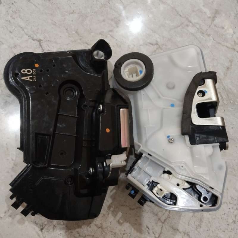 Promo Door Lock Pintu Innova Reborn Fortuner Vrz Original Diskon 23% Di ...