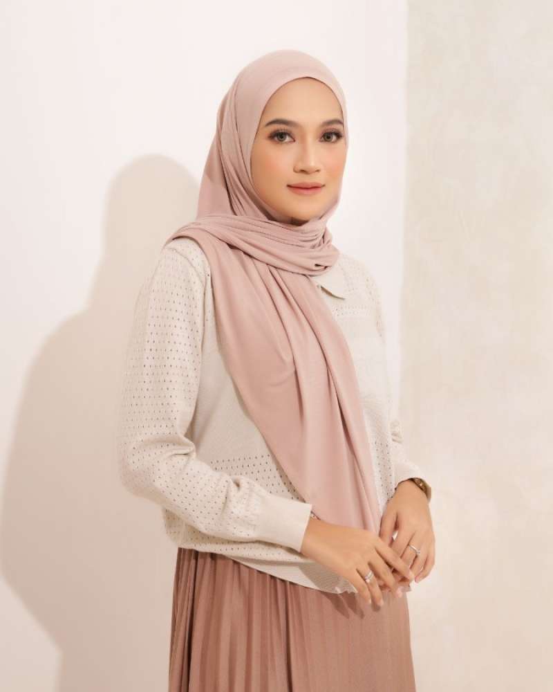 Jual Raina Signature Kamila Segitiga Instant Tali - Soft Grey Di Seller ...