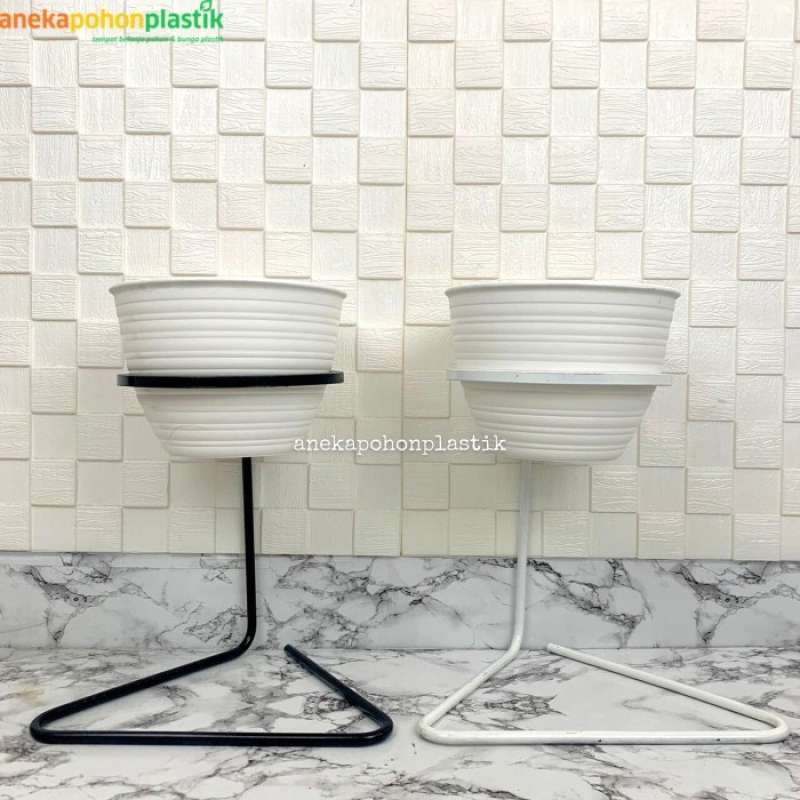 Promo Standing Pot Besi Segitiga T30cm + Vas Tawon Plastik D21cm Diskon ...