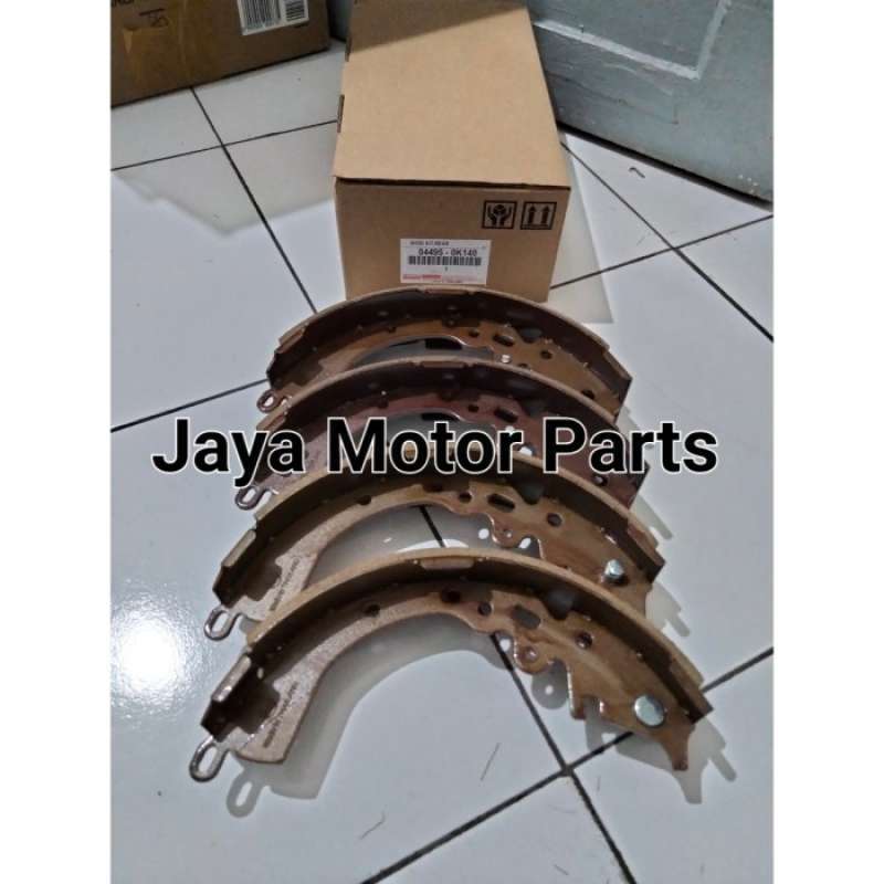 Jual Brake Shoe Kampas Rem Belakang Innova Reborn Innova New Hilux Revo ...