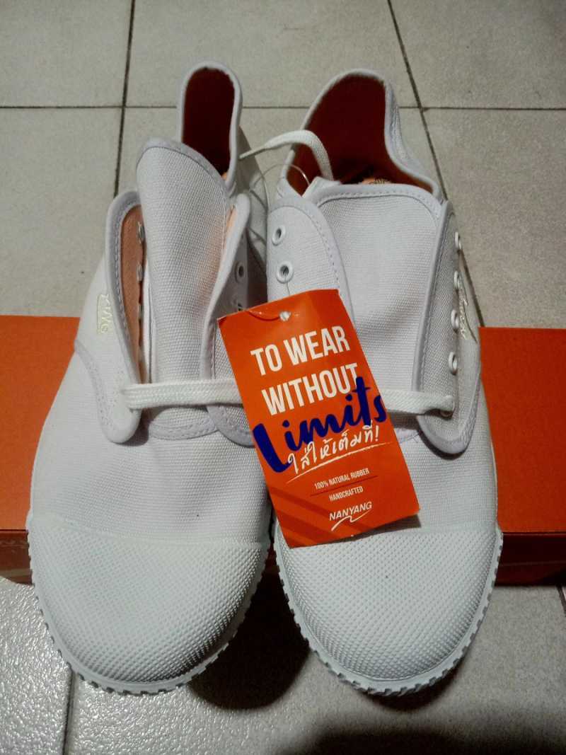 Jual Sepatu Sepak Takraw Nanyang Original Thailand - 43 PUTIH di Seller ...