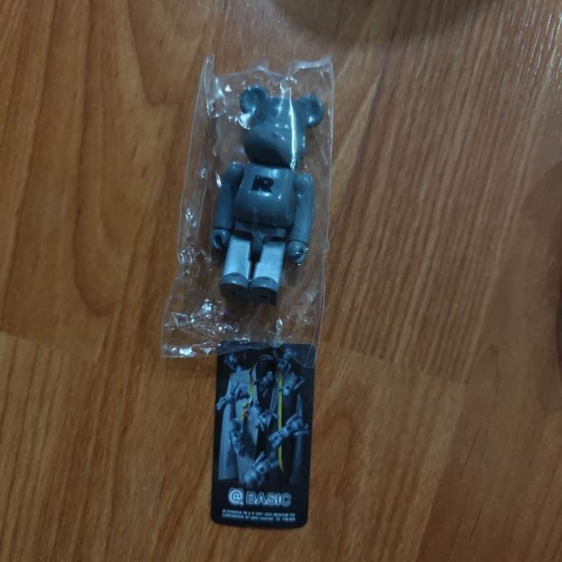 Promo BEARBRICK 100% MEDICOM SERIES 46 BERBRICK SERIES 46 BASIC LETTER - LUTOFIA - R Diskon 50% ...