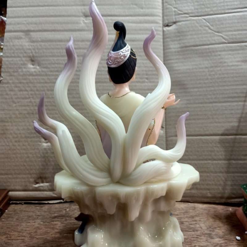 Promo patung dewi rubah 9 ekor / kitsune padat 12 inch putih Diskon 23% ...