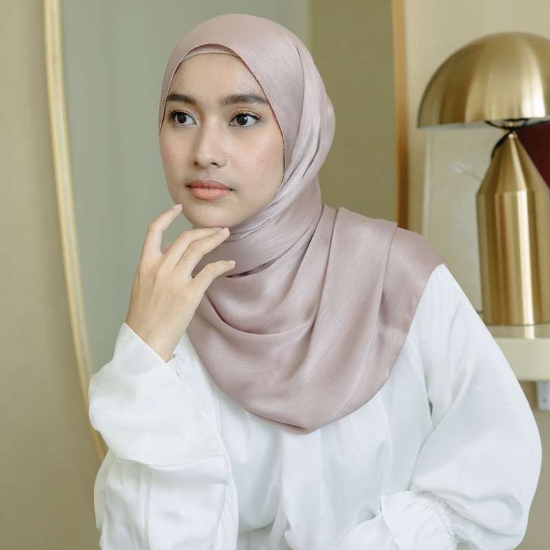 Promo Lozy Hijab - Rayya Silk Eyelash Soft Purple Diskon 32% Di Seller Lozy Hijab Official Store ...