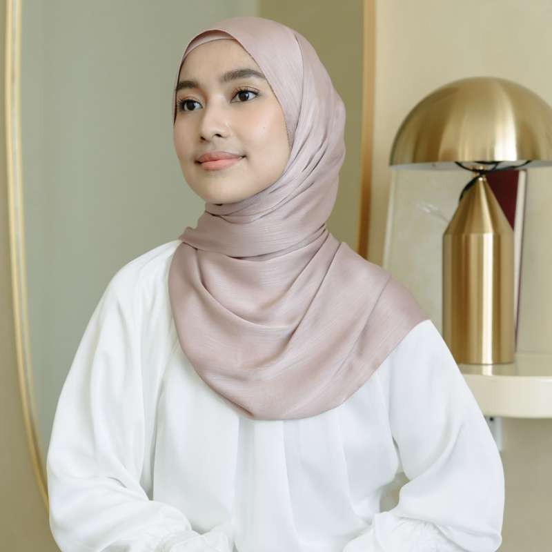 Promo Lozy Hijab - Rayya Silk Eyelash Soft Purple Diskon 32% Di Seller Lozy Hijab Official Store ...
