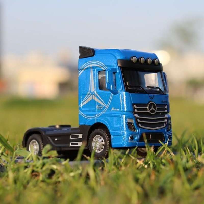 Jual TWH Truk BENZ ACTROS Truck Traktor Diecast Skala 1:50 + Suara ...