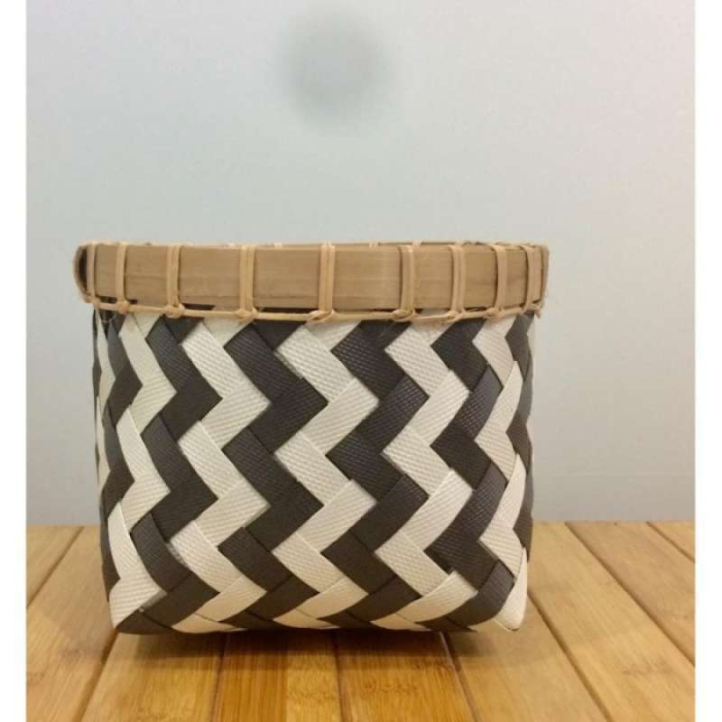 Promo Keranjang Anyaman Bahan Plastik Dan Bambu Size Medium Ready Stock ...
