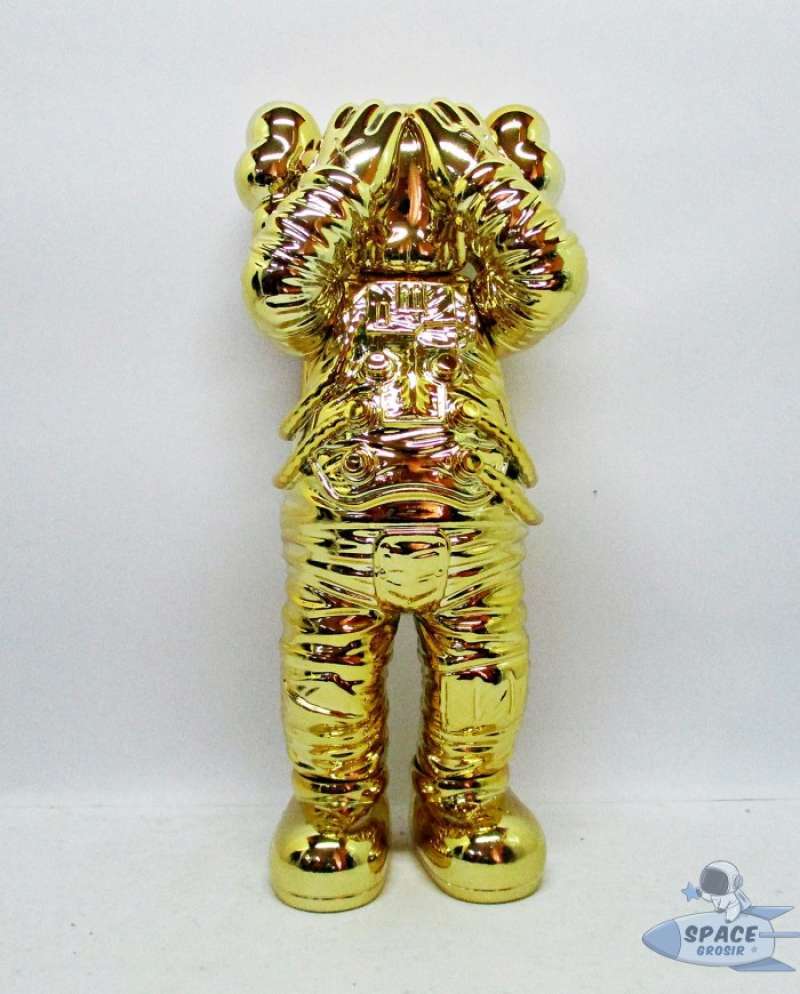 Promo Figure Kaws Holiday SPACE Astronout Gold Silver Black Diskon 23% ...