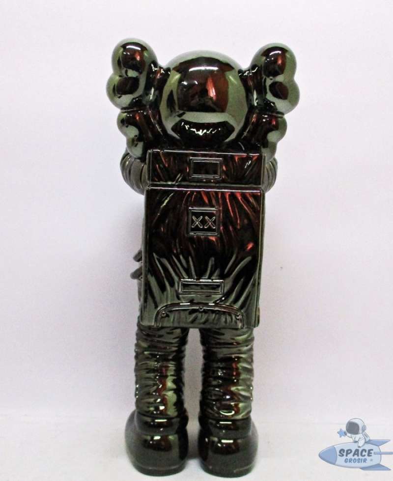 Promo Figure Kaws Holiday SPACE Astronout Gold Silver Black Diskon 23% ...