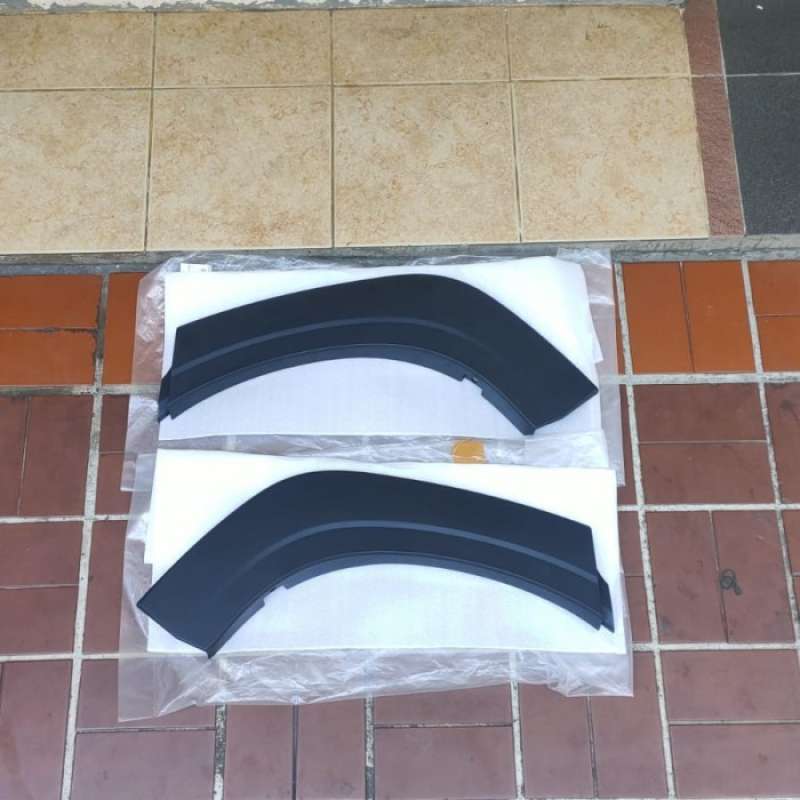 Promo Moulding Overfender Wheel Arc Belakang Mitsubishi New Xpander ...