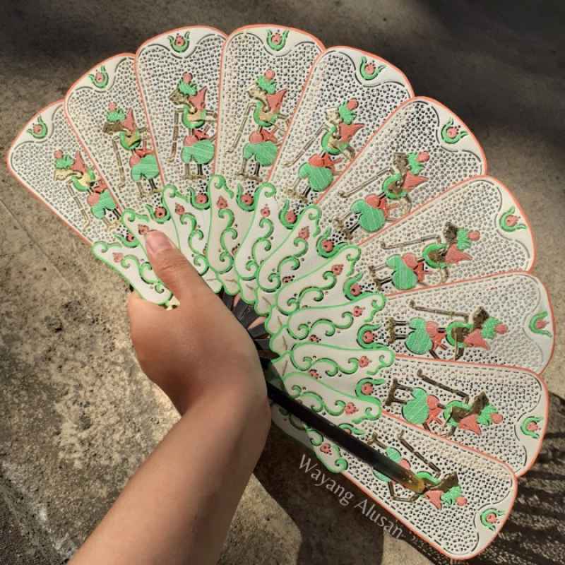 Jual Souvenir Kipas Lipat Kulit Asli Alusan - Motif Wayang Kulit Di ...