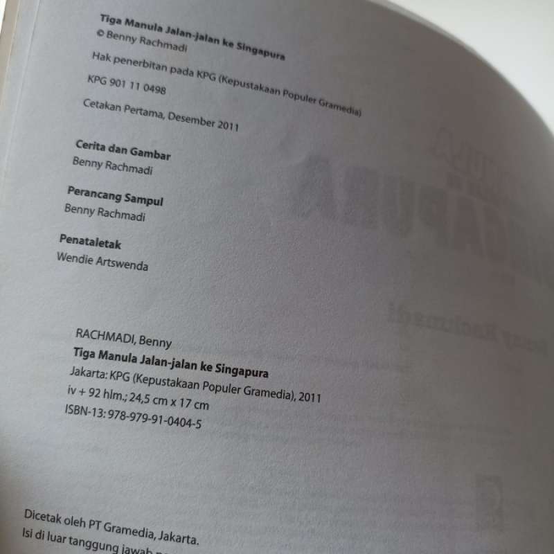 Jual Buku Tiga Manula Jalan Jalan Ke Singapore - Benny Rachmadi Di ...