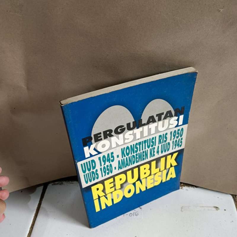 Jual Buku Pergulatan Konstitusi Uud 1945 Konstitusi Ris 1950 Uuds 1950 ...