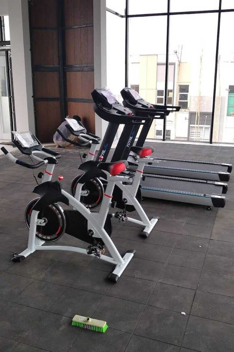 Jual Paket Alat Gym Di Rumah Bench Press Treadmill Dan Sepeda Statis ...