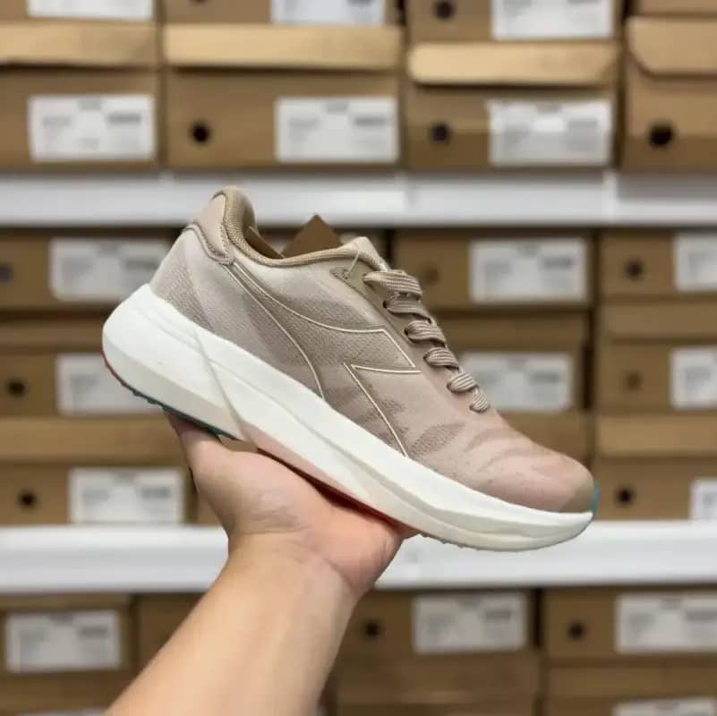 Sepatu Jogging Wanita Diadora - 🔥Original & Harga Terbaru Januari 2026