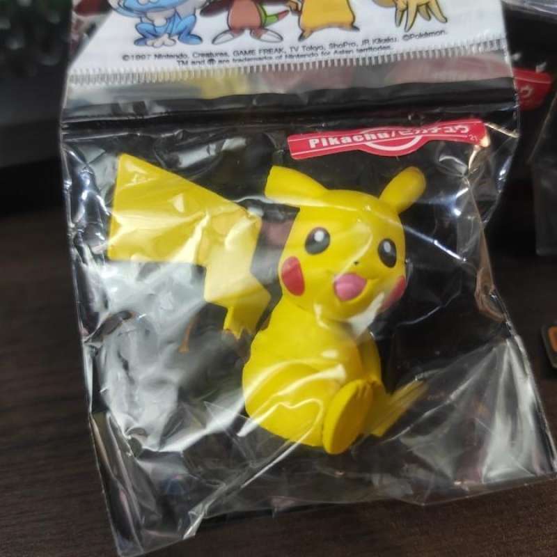 Jual Takara Tomy Pokemon Figure - Pikachu ( Sit Pose ) original di ...