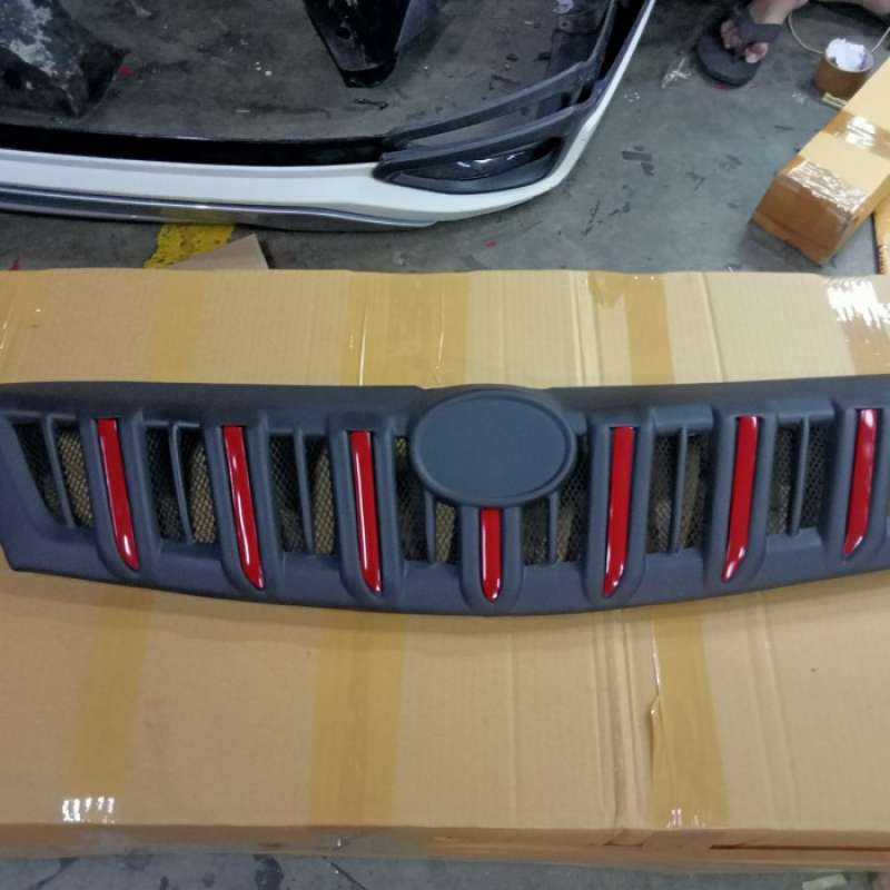 Jual grill Innova model Apollo terbaru+logo Toyota merah 2004-2007 di ...