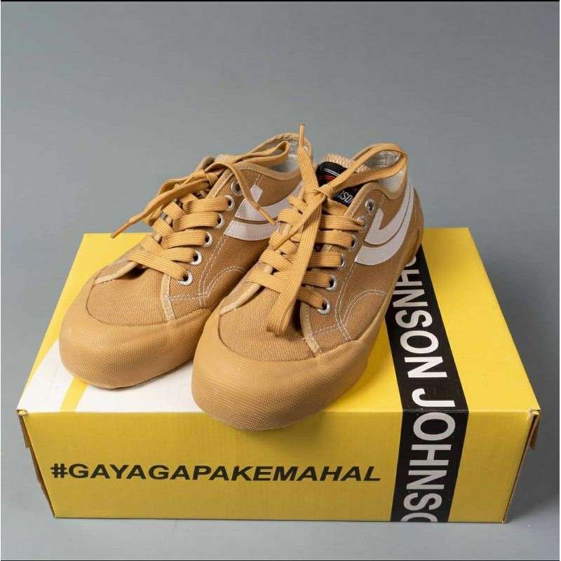 Jual Sepatu Sneakers Kanvas Pria Johnson Galaxy Pro Lowcut (LC) Beige ...