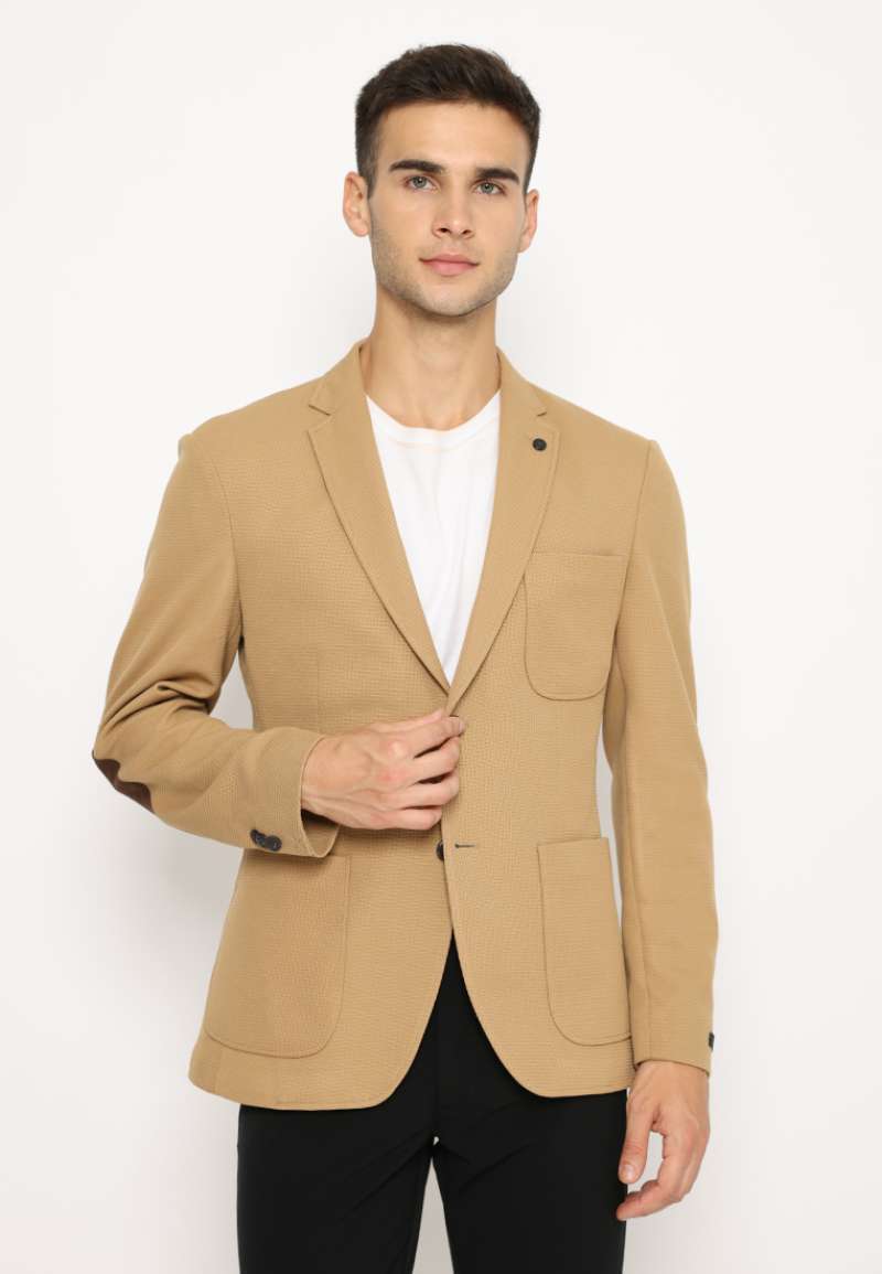 Rekomendasi Model Jas Pria yang Adem, Apa Saja Ya? - Blibli Friends