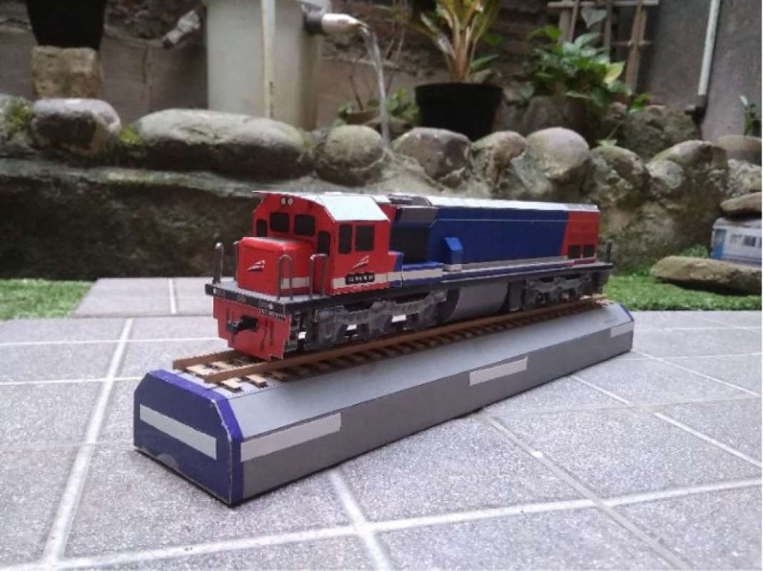 Jual Top Papercraft Miniatur Lokomotif Cc202 Sumatera Di Seller Toys ...