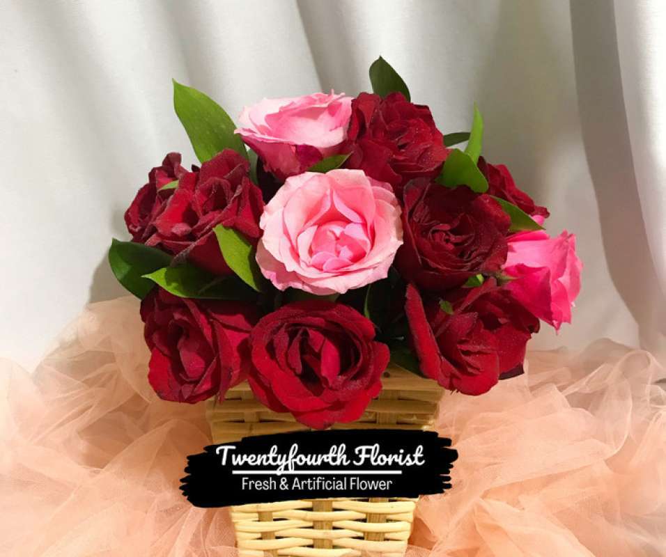 Promo Rangkaian Bunga Vas Rangkaian Bunga Mawar Fresh 10 Tangkai Diskon ...