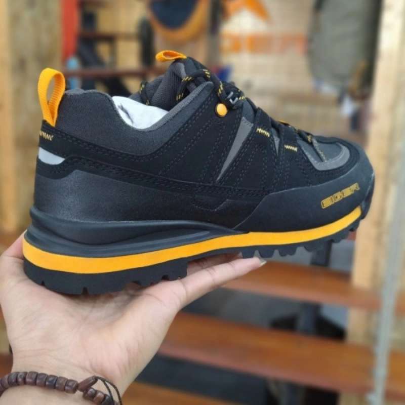 Promo Sepatu Gunung Hiking Eiger Original Stingray Low Cut Shoes 4606 ...