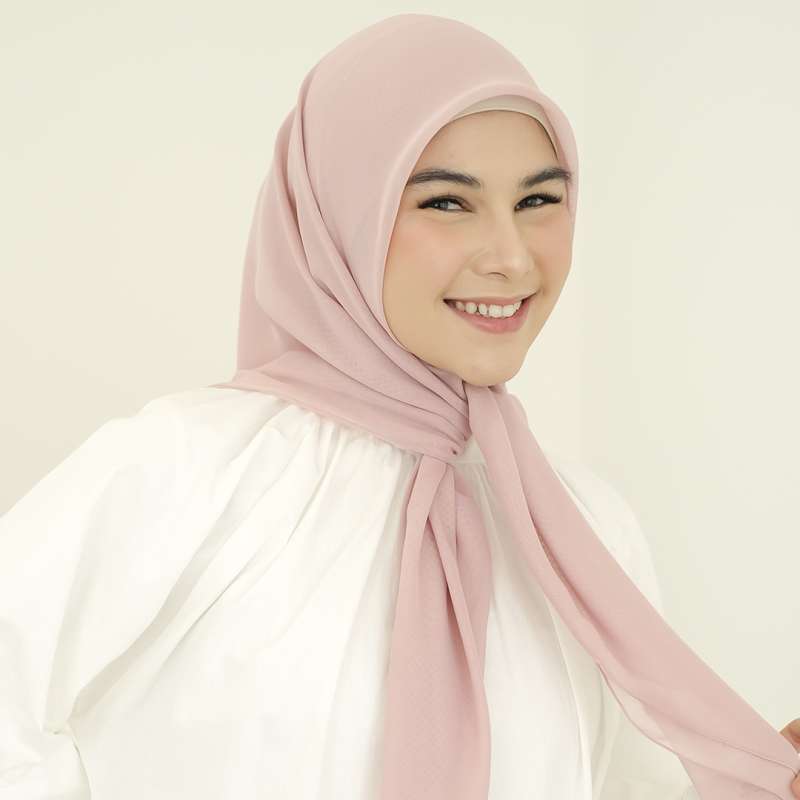 Promo Lozy Hijab - Kirana Paris Plain Japan Mauve Glow Diskon 23% Di ...