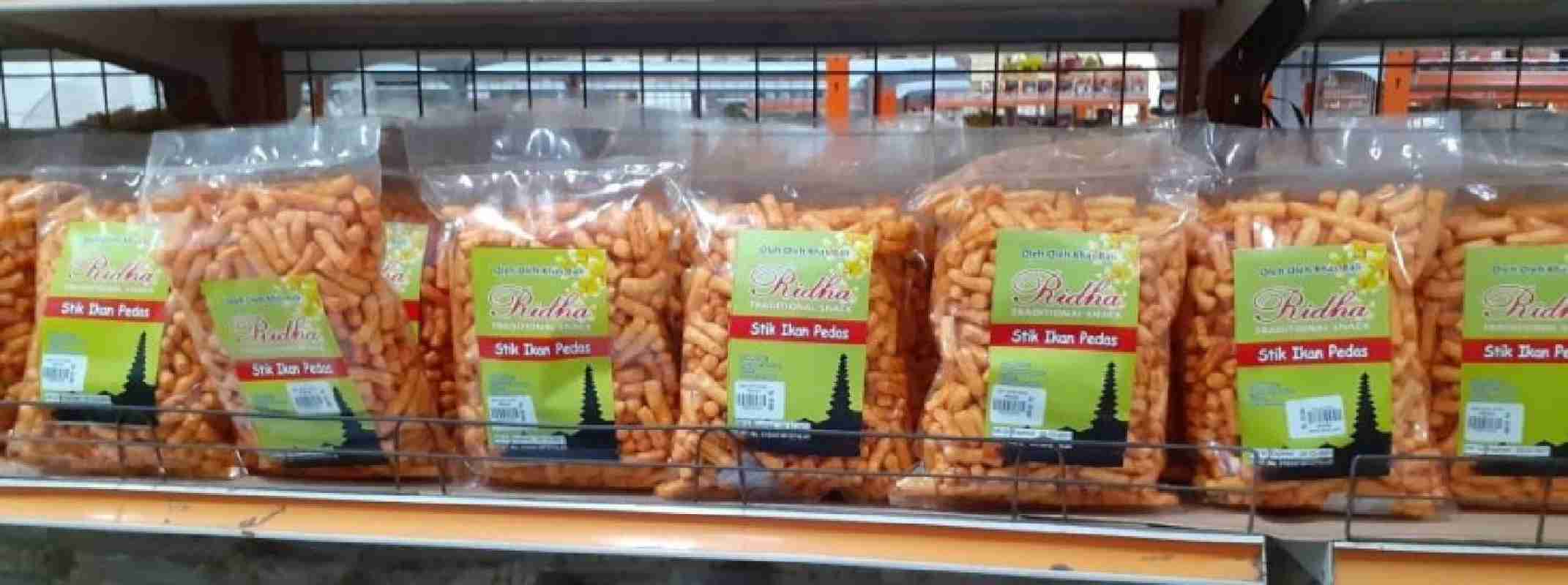 Jual STIK IKAN PEDAS/ORIGINAL â RIDHAâ TRADITIONAL SNACK KHAS BALI ...