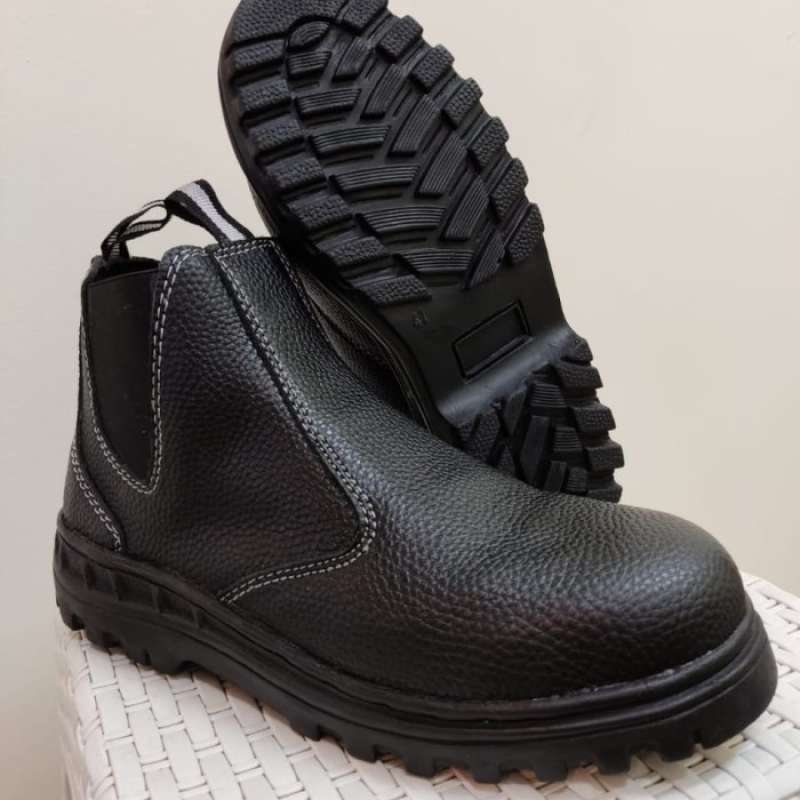 Promo Sepatu Boot Safety Rubber PVC With Steel Toe Besi Gosave Sparta ...