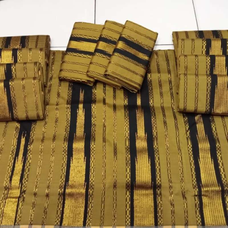 Jual Kain Sarung Tenun Asli Lipa Sabbe Sutra Bugis Sengkang Hitam Emas ...